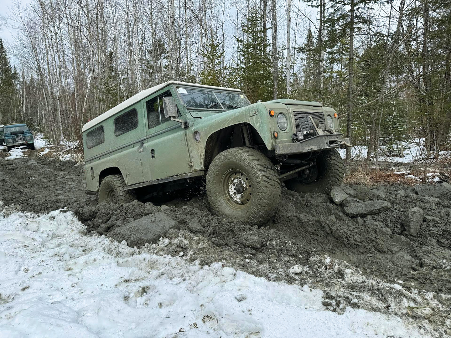 Rovers Magazine: America's Largest Land Rover Publication